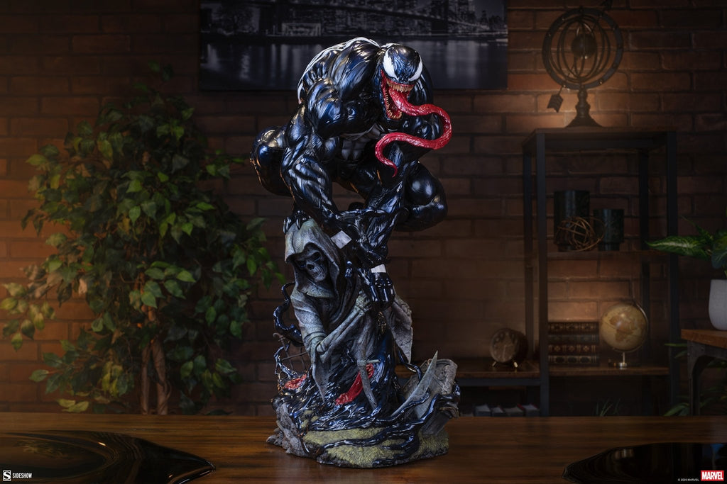 PRE-ORDER: Sideshow Collectibles Marvel Comics Venom Premium Format Fi
