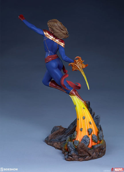 sideshow-collectibles-captain-marvel-statue-323765_grande.jpg?v=1701442836